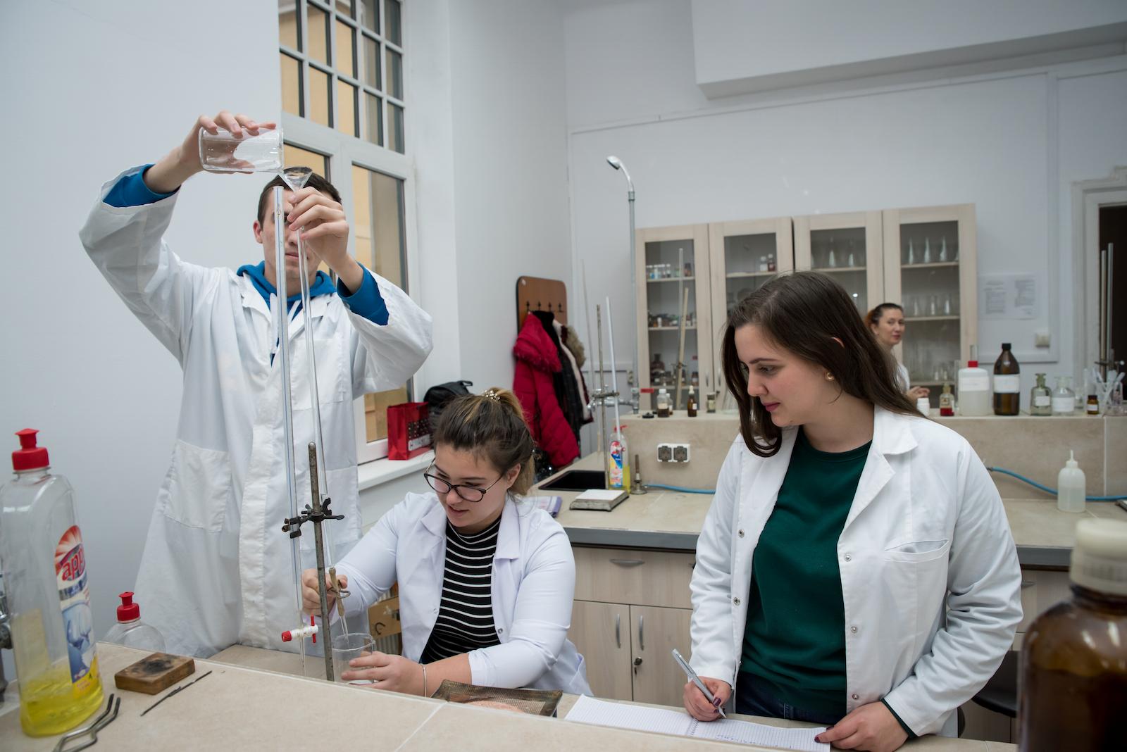 Home - Facultatea de Chimie, Biologie, Geografie